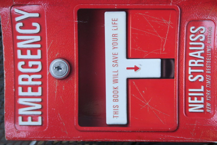 Book Review: Neil Strauss’ EMERGENCY – School of Self-Reliance